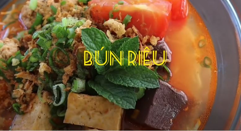 Bún Riêu (Vietnamese Pork, Crab & Tomato Noodle Soup)