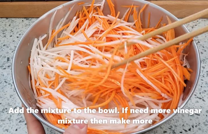 Do Chua recipe - Vietnamese Pickled Carrots and Daikon Radishes