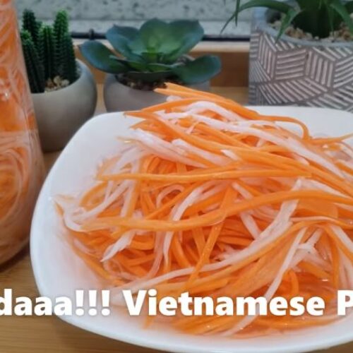 Do Chua recipe - Vietnamese Pickled Carrots and Daikon Radishes