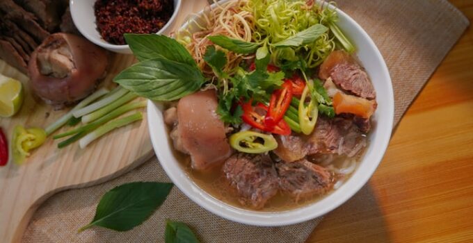 What is Bun Bo Hue ? What a perfect Vietnamese beef soup