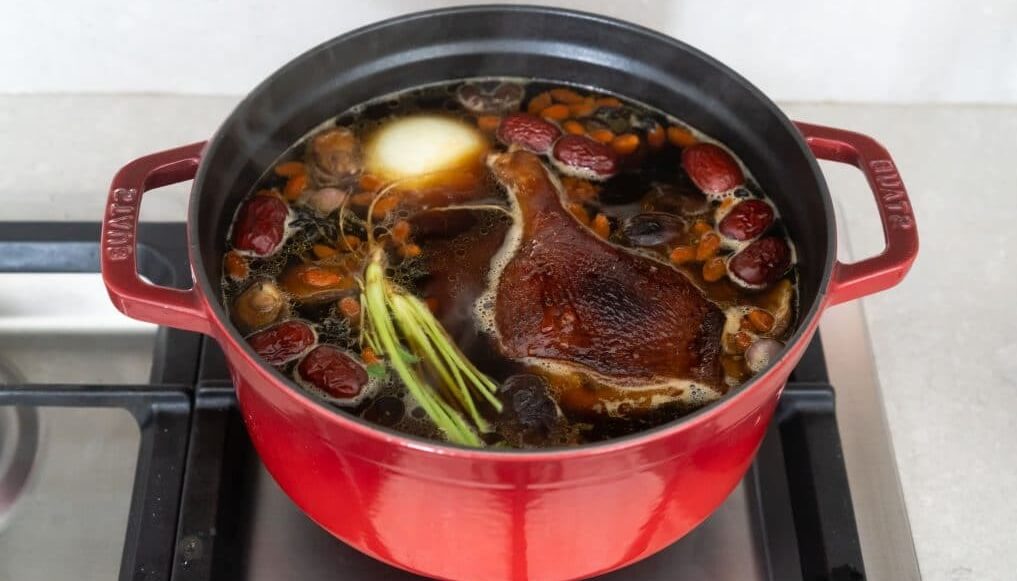 Mì Vịt Tiềm - Vietnamese Duck Noodles Soup