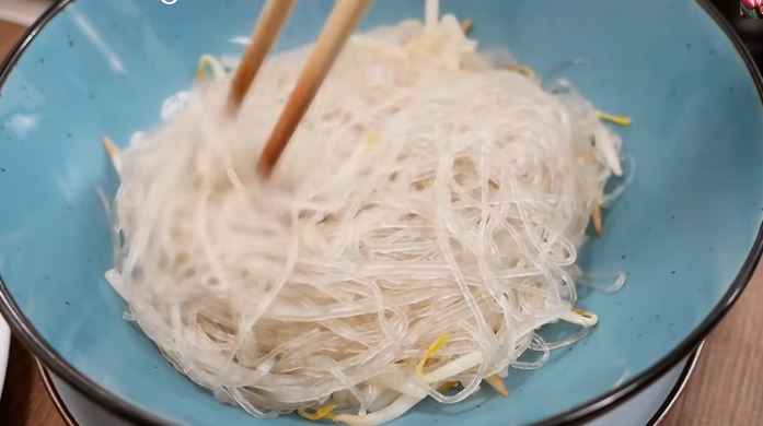 Miến Gà Recipe (Vietnamese Chicken Soup/ Glass Noodles)