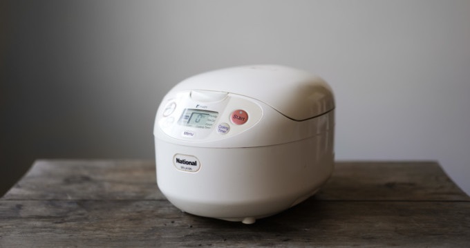 How to cook rice using a rice cooker