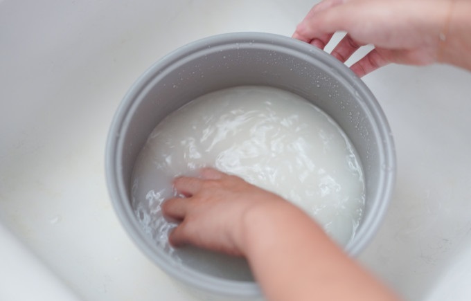 How to cook rice using a rice cooker