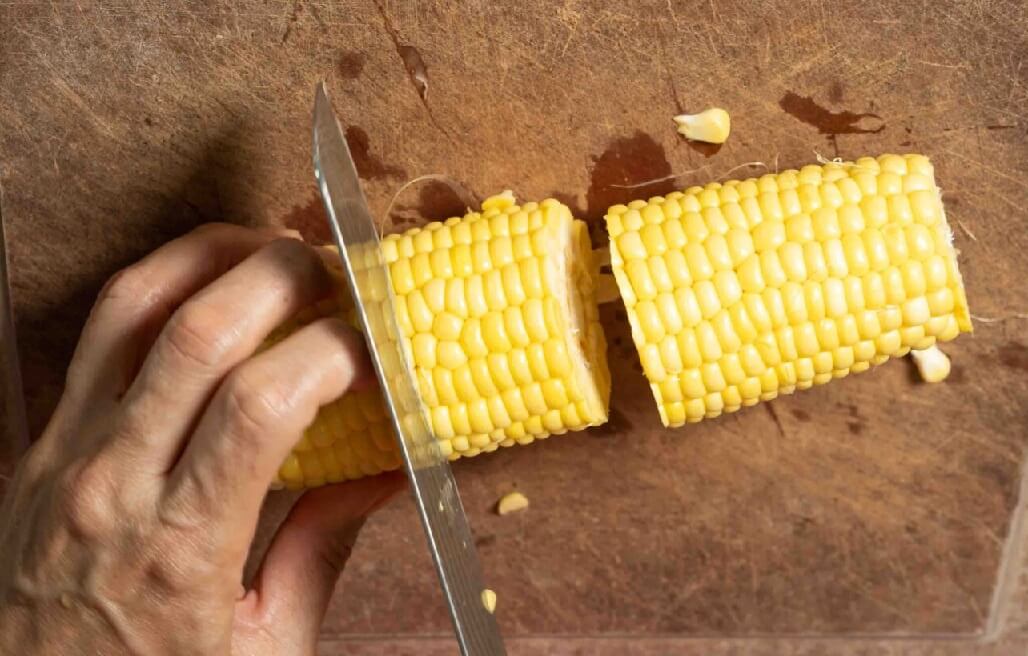 Vietnamese Grilled Corn Recipe (Bap Nuong Mo Hanh)