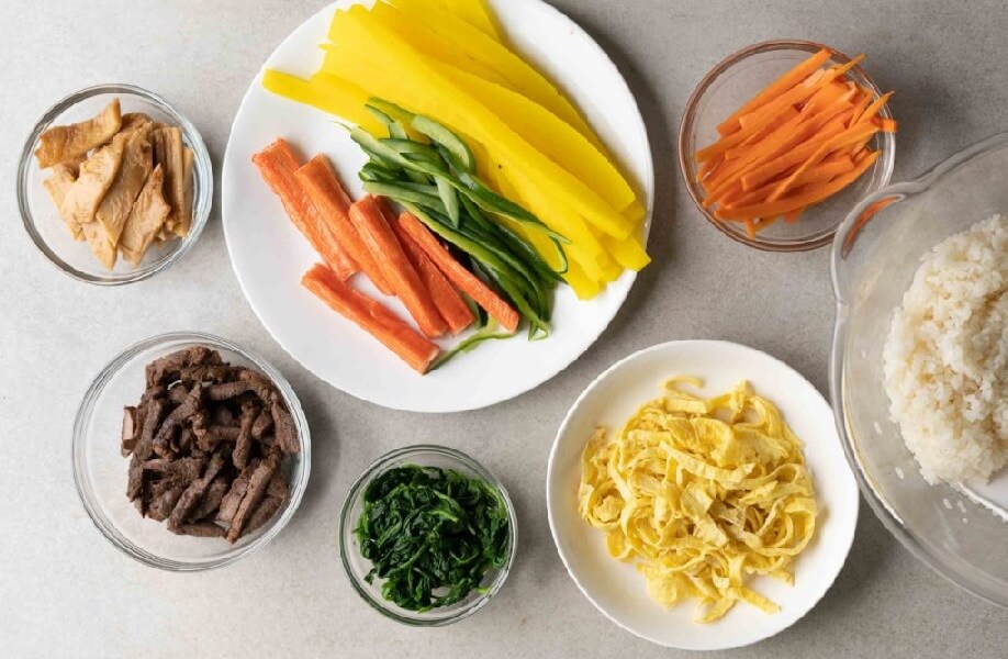 Korean Seaweed Rice 'Sushi' Rolls (Kimbap Recipe)