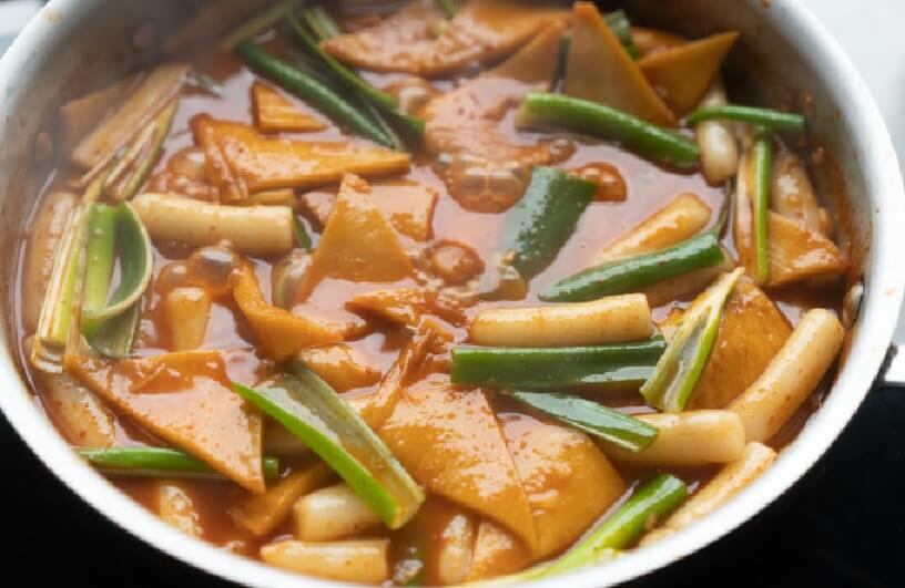 Tteokbokki Recipe (Korean Spicy Rice Cakes)