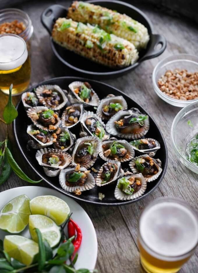 Vietnamese Grilled Clams Recipe (Peanuts, Onions and Garlic)