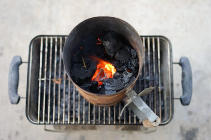 How to Start a Charcoal Fire Grill (Without Using Lighter Fluids)