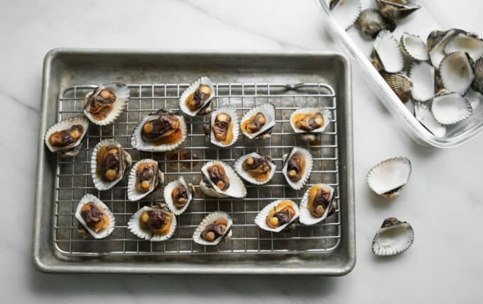 Vietnamese Grilled Clams Recipe (Peanuts, Onions and Garlic)