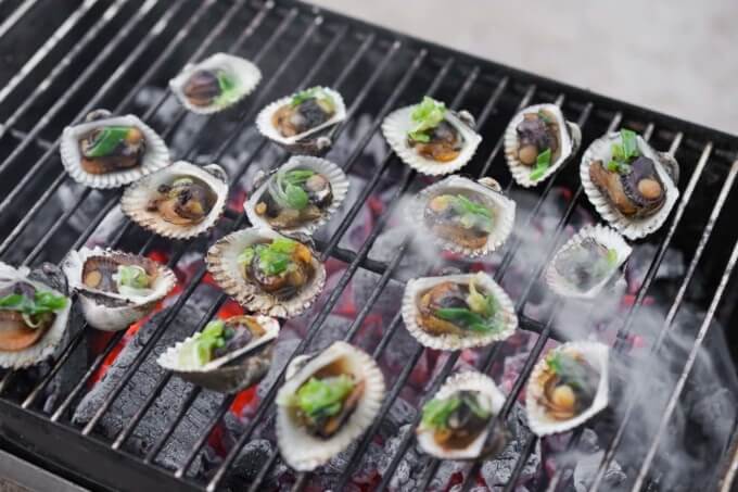 Vietnamese Grilled Clams Recipe (Peanuts, Onions and Garlic)