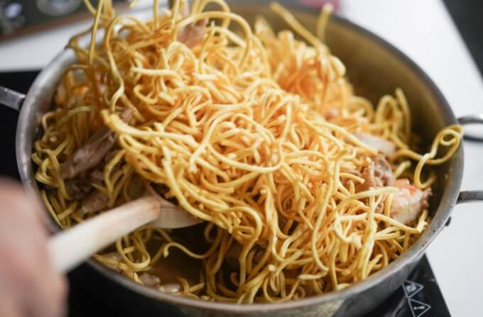 Pancit Canton Recipe (Filipino Stir Fried Noodles)